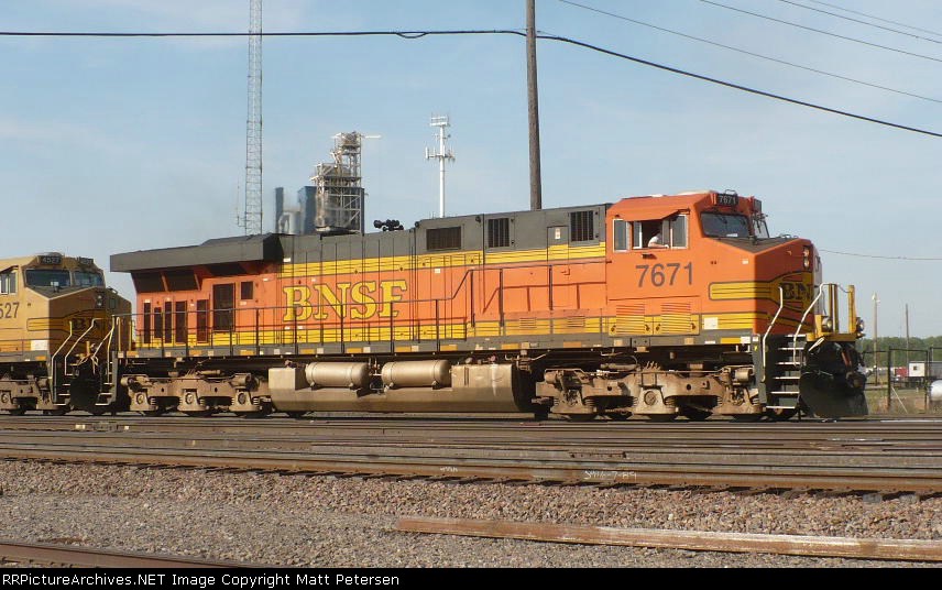 BNSF 7671